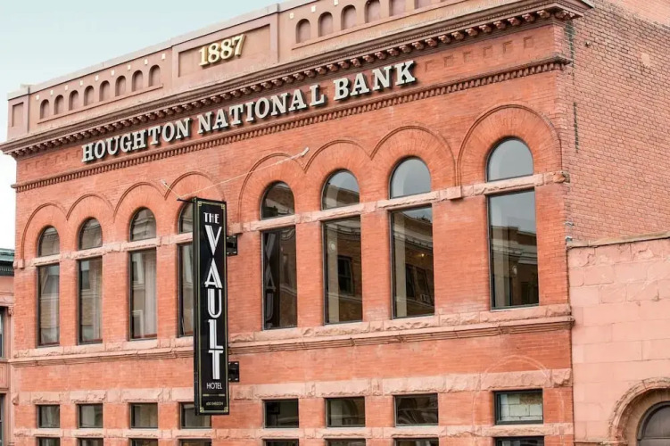 The Vault Hotel - ホートン, MI