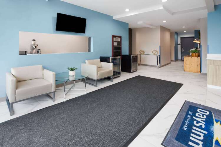 Days Inn By Wyndham Staten Island - Staten Island, NY