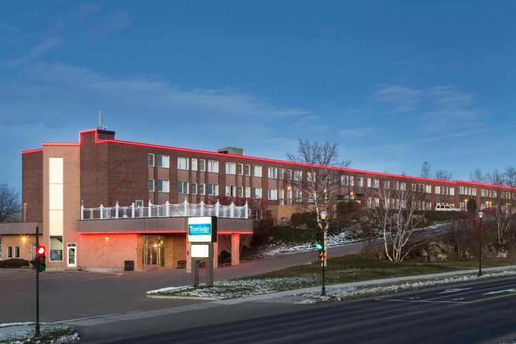 Travelodge By Wyndham Baie-comeau - Baie-Comeau