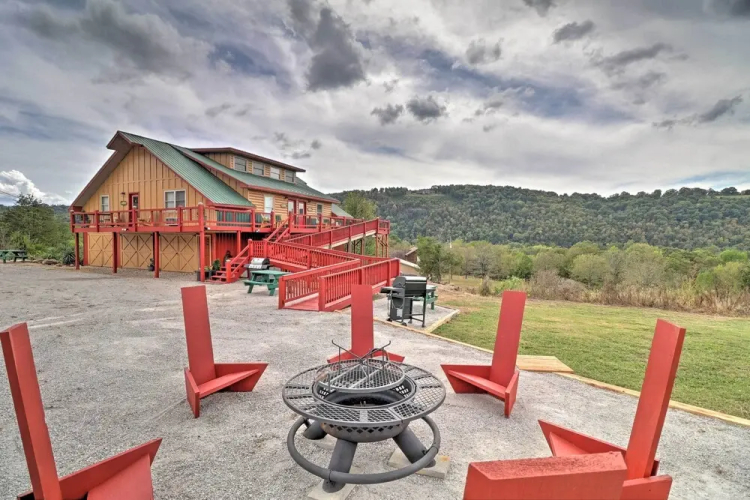 Updated Mtn View Studio W/ Loft - Near River! - 멜버른