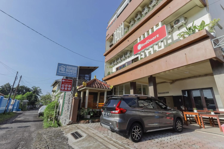 Reddoorz Syariah Near Universitas Jember - Jember