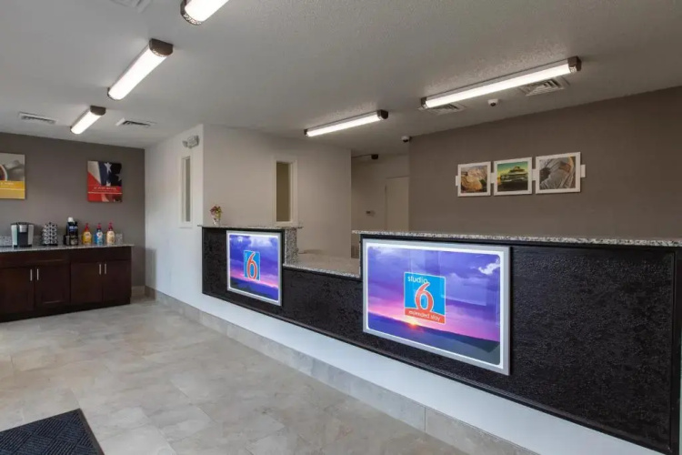 Motel 6 Greenville, Sc - I-85 Near Downtown - Greenville, SC