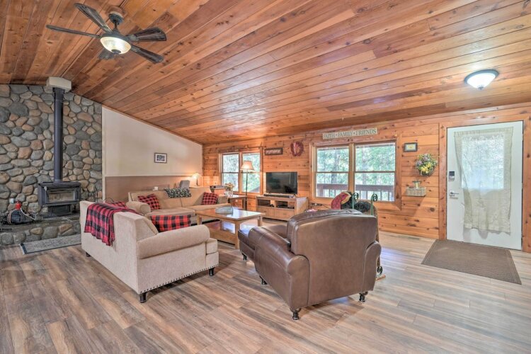 11 Mi To Apple Hill: Pollock Pines Resort Cabin - Pollock Pines, CA