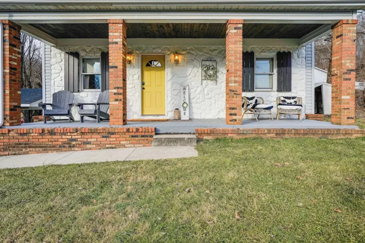 Zanesville Apartment W/ Porch - 3 Mi To Downtown! - Lake Isabella, East Fultonham