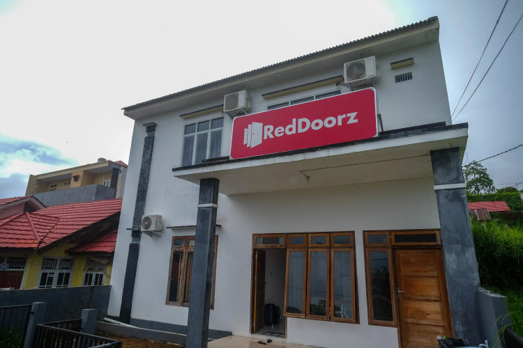 Reddoorz Near De La Salle Manado - Manado