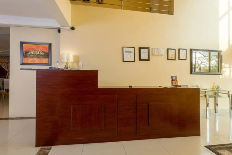 Room In Guest Room - Ezulwini Guest House - Relaxing Queen Room With Balcony In Balito, South Afirca - Dolphin Coast