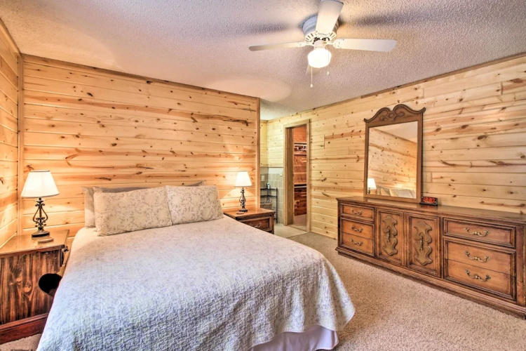 Cozy Crosby Cabin Near Serpent Lake + Main St - Crosby, MN
