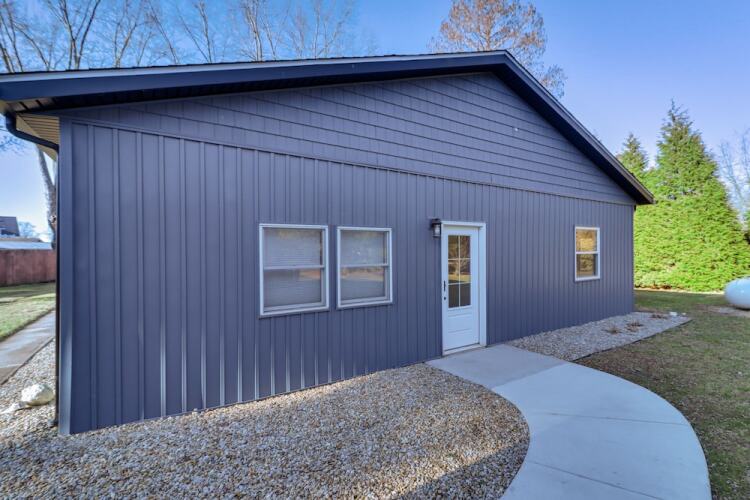 Modern Buckeye Lake Retreat: Game Room & Fire Pit! - Buckeye Lake, OH