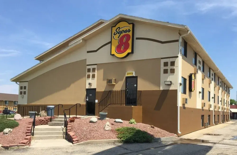 Super 8 Janesville - Wisconsin