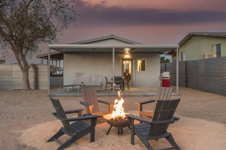 Skull Rock Cottage - Walk To Town & Hot Tub, Star Gazing 1 Bedroom Home - Joshua Tree National Park