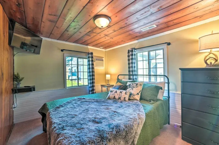 Houghton Lake Cottage - Central Location! - Houghton Lake, MI
