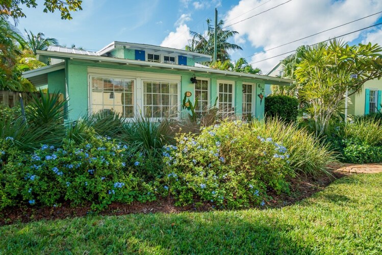 Bahama Breeze Bungalow - Caribbean