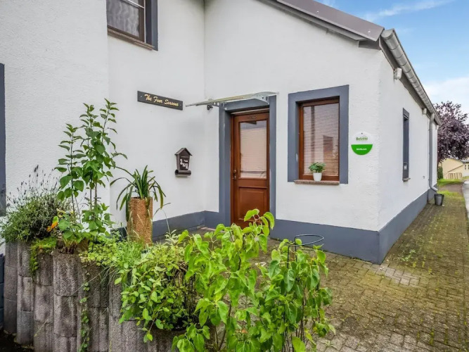Holiday Home In The Eifel Near An Old Farm - Burg-Reuland