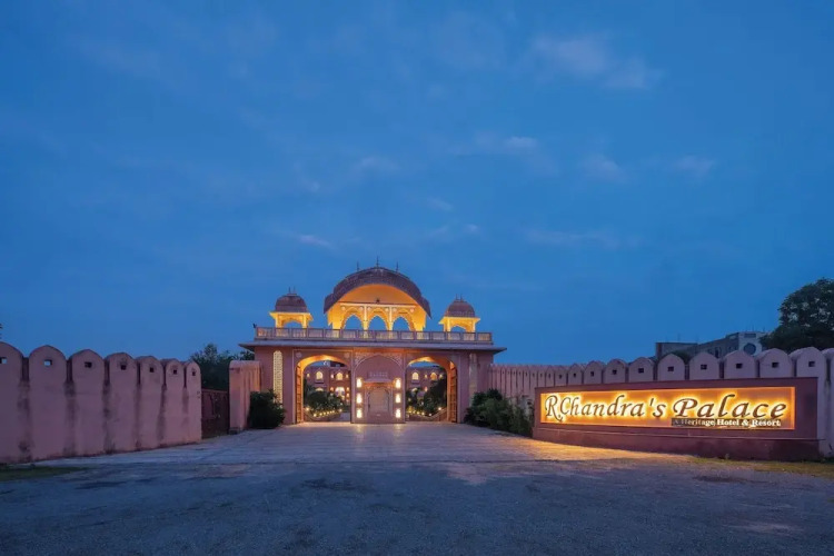 R Chandras Palace - Chomu