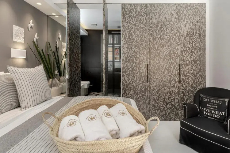 Coat Of Arms Mansion - Santorini