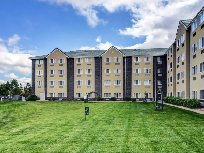 Quality Inn & Suites Denver Airport - Gateway Park - Denver, CO