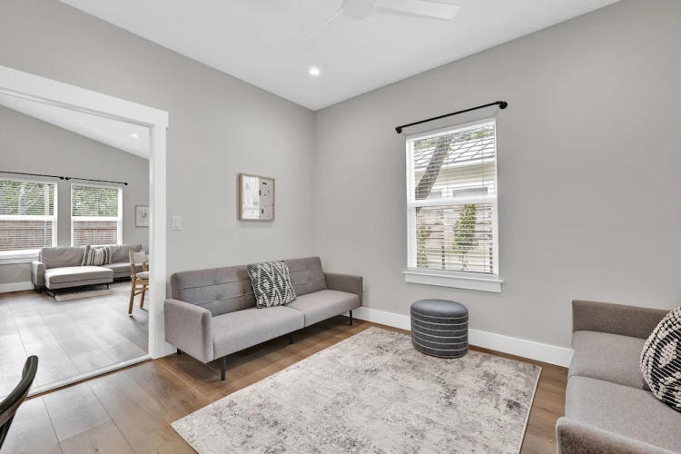 The Grove E With Hot Tub & King Bed - 2 Blks To Main - Fredericksburg, TX