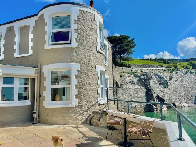 Seafront Cottage - Beach Access - Pet Friendly - Plymouth