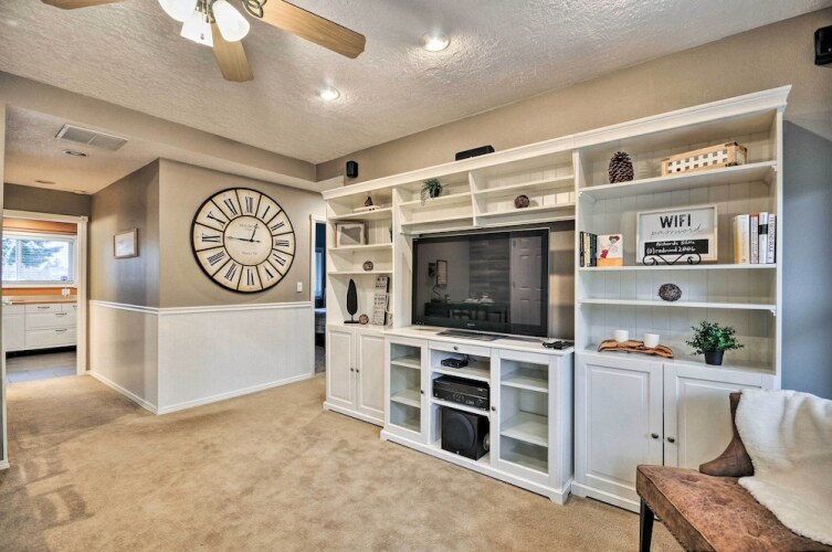 Cute & Cozy Pdx Area Townhouse: 31 Mi To Mt. Hood! - Troutdale, OR