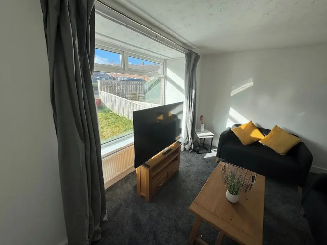 Housesleeps5-riverfront-parking-garden-contractors - Stockton-on-Tees