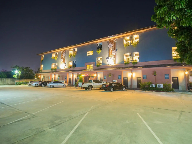 The Corner Hotel - Adults Only - Mueang Chiang Rai