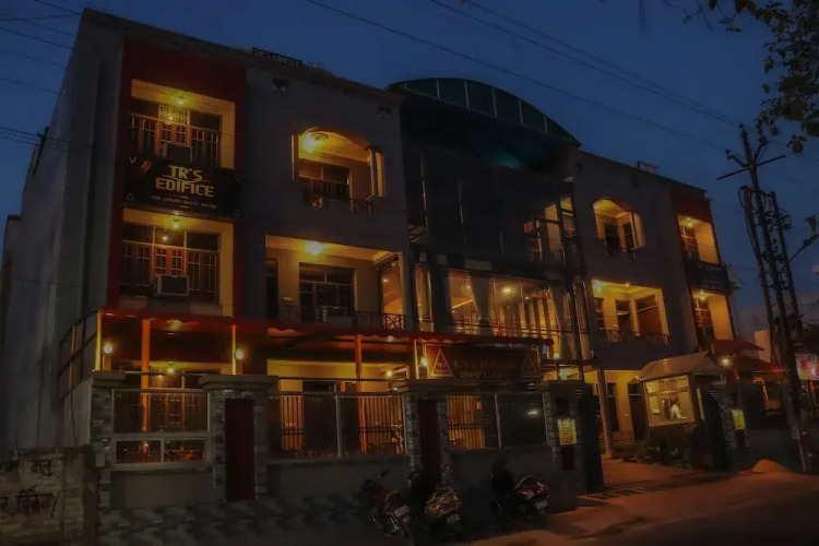 Tr's Edifice - A Luxury Guest House - Lucknow