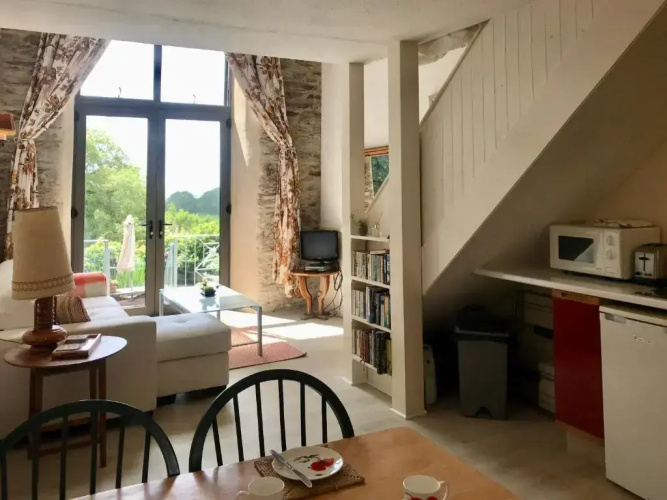 Peregrine Hall - Devon