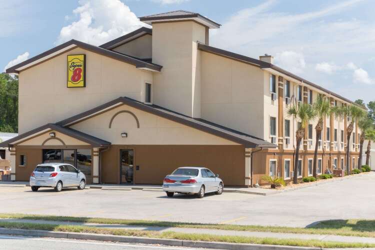 Super 8 By Wyndham Brunswick/st Simons Island Area - Brunswick, GA