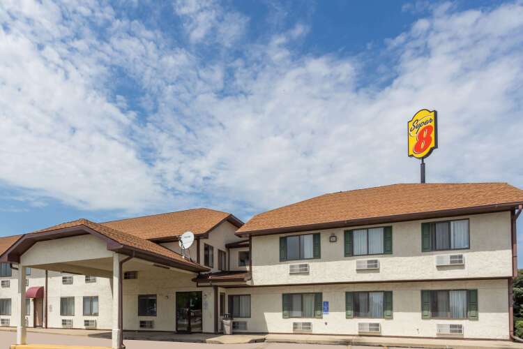 Super 8 By Wyndham Morris - Morris, IL