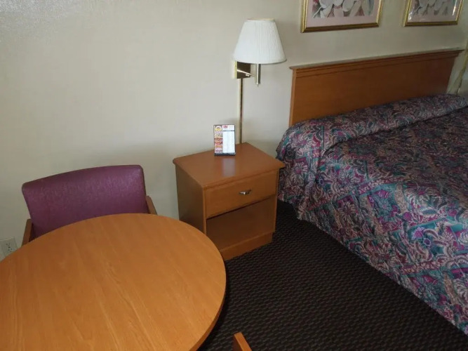 Capitol Inn Airport - Chesterfield, VA