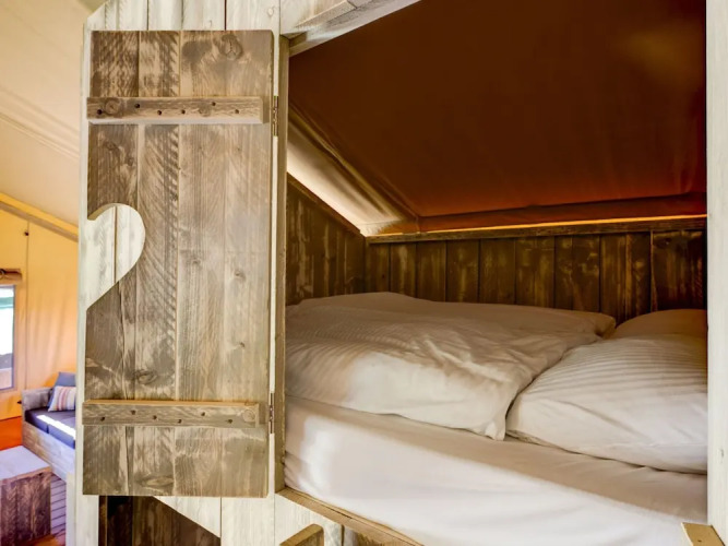 Glamping Tent With Kitchen And Sanitary Facilities On A Holiday Park Near Zwolle - Dalfsen