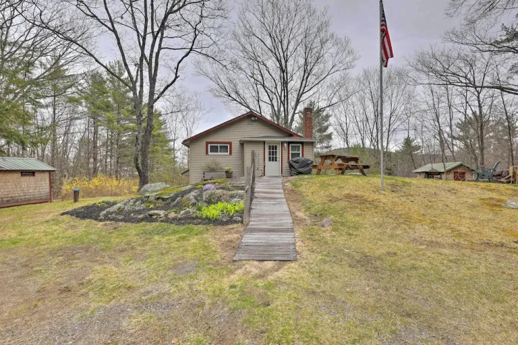 Walk To Marina: Cute Gilford Cottage W/ Grill - Lake Winnipesaukee, NH