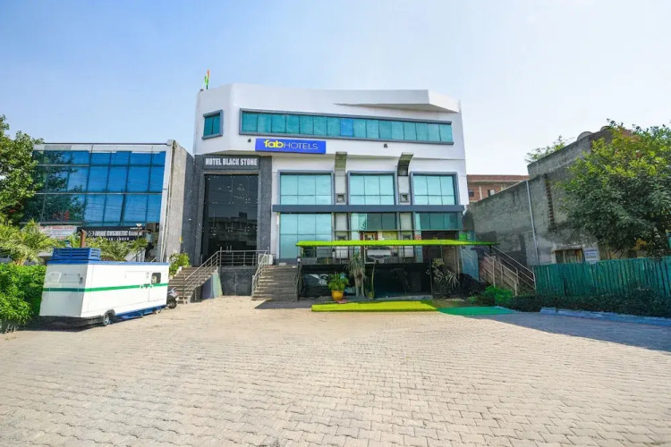 Fabhotel Black Stone Palace - Ghaziabad