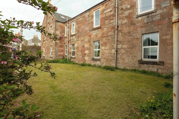 Wellington Lodge - Donnini Apartments - Ayr, UK