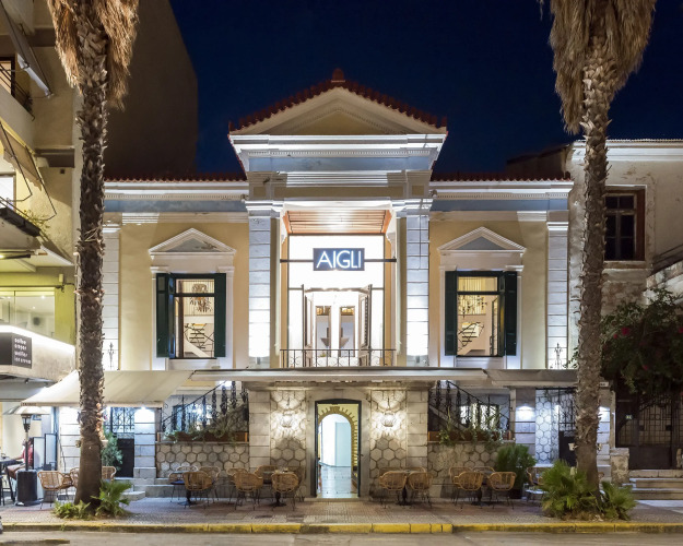 Aigli Seafront Loft-bespoke Design Gem - Kalamata