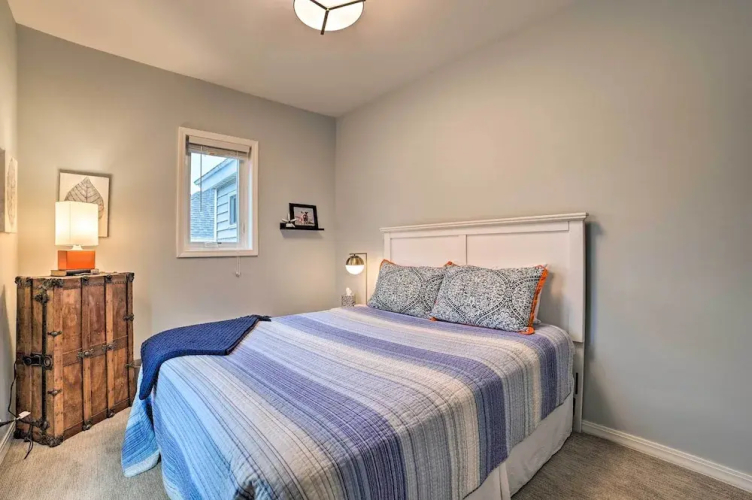 Chic Manistee Cottage: Steps To Lake Michigan! - Manistee, MI