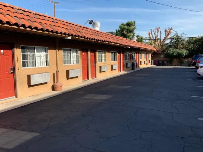 Uptown Inn - Long Beach, CA