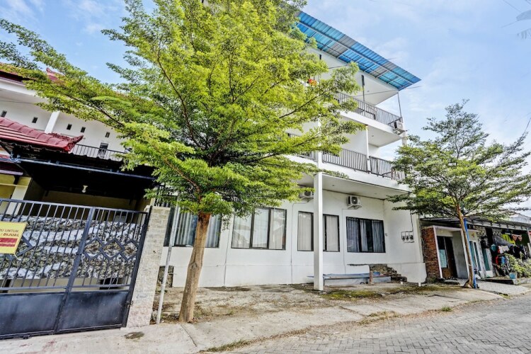 Capital O 92670 Borobudur Homestay - Banyuwangi