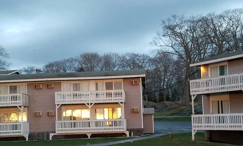 Smuggler's Cove Inn - Boothbay, ME