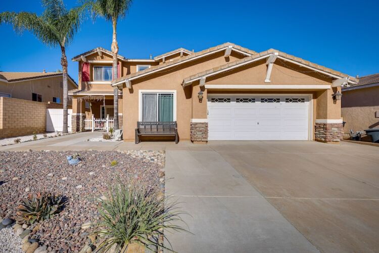 Spacious Lake Elsinore Home W/ Pool & Hot Tub! - Lake Elsinore, CA