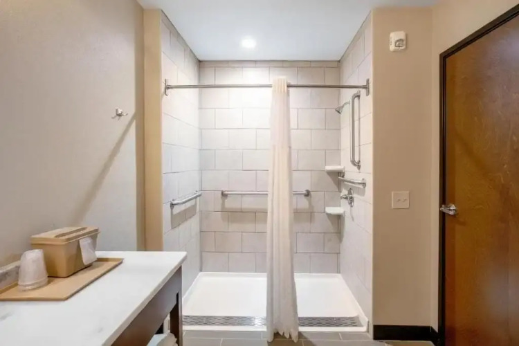 Comfort Suites Fishkill Near Interstate 84 - Beacon, NY