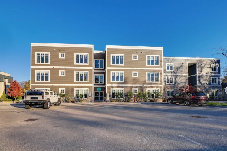 Walk To Shops On Front Street: Traverse City Condo - Traverse City, MI