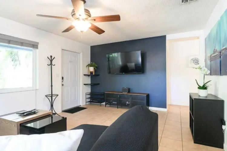 Peacock 2 In Fort Lauderdale - Fort Lauderdale, FL