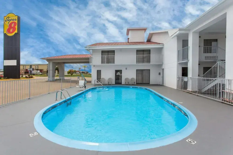Super 8 By Wyndham Springdale Ar - Springdale, AR