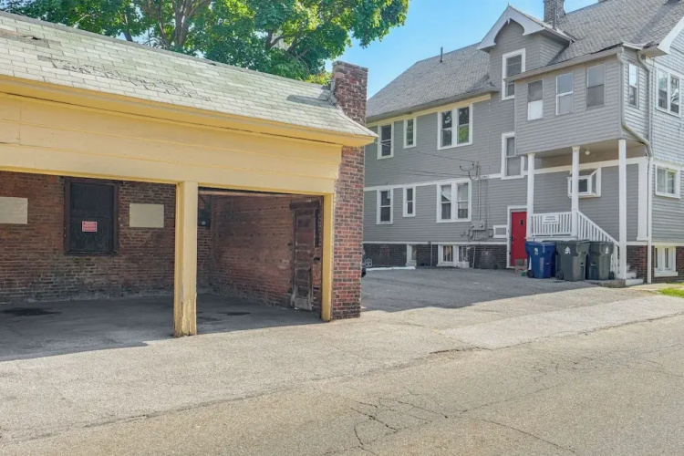 Walk To Coventry Village: Charming Top-floor Unit! - Northfield, OH