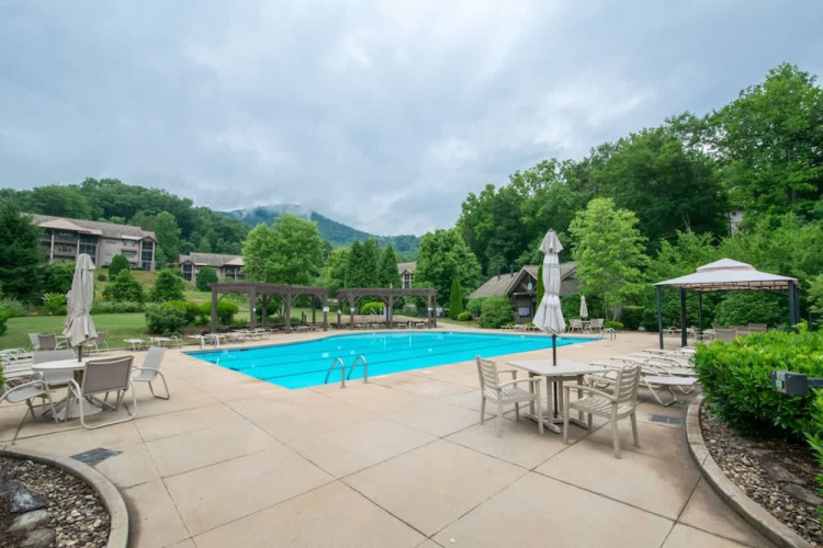 Scenic 2br Condo W Porch Pool Near Slope Trails - Maggie Valley
