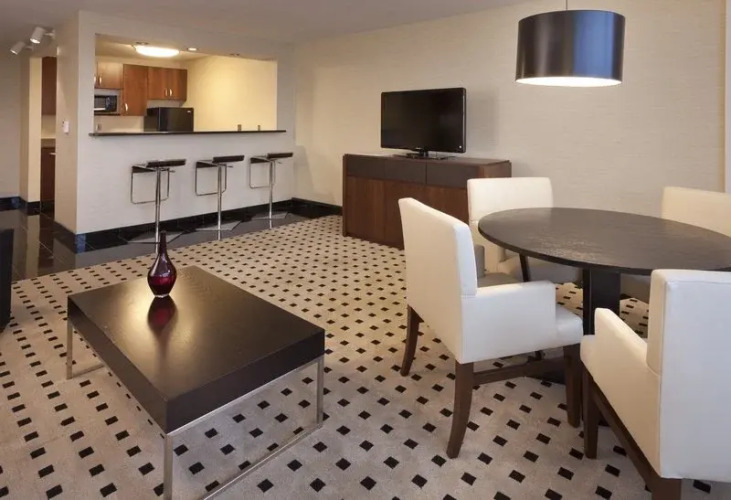 Radisson Hotel Milwaukee Nw (Menomonee Falls) - Milwaukee, WI