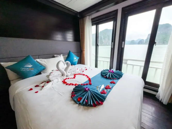 Oasis Party Cruise - Quảng Yên