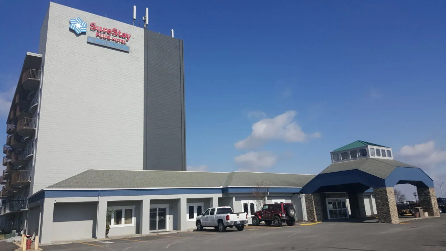 Orangewood Inn & Suites Kansas City Airport - Missouri