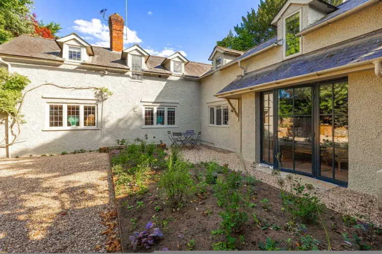 Honeypot Cottage - From 500 Per Night - Berkshire
